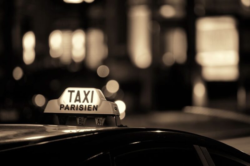 9 Biggest Scams in Paris & How to Avoid Them | Love and Paris